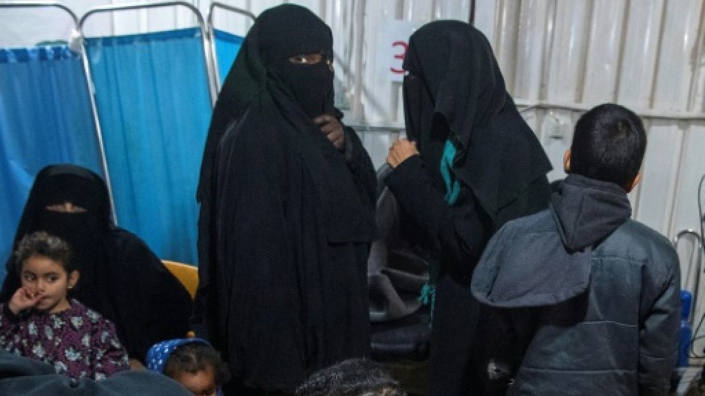 UK Teen Who Joined ISIS Gives Birth To Baby In Syria, Family Says - GG2