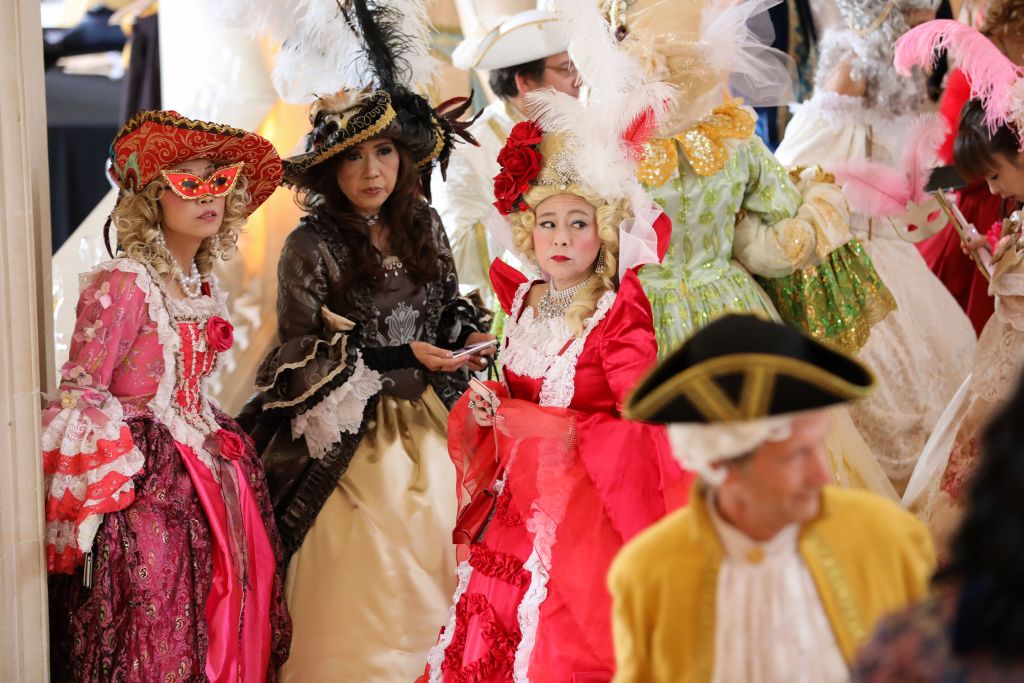 Hundreds Party Like Marie-Antoinette At Versailles Costume Ball - GG2