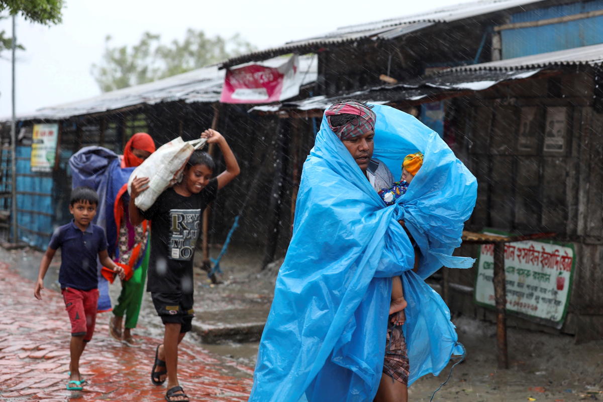 Cyclone Amphan Tears Into India, Bangladesh, Destroys Homes, Whips Up ...