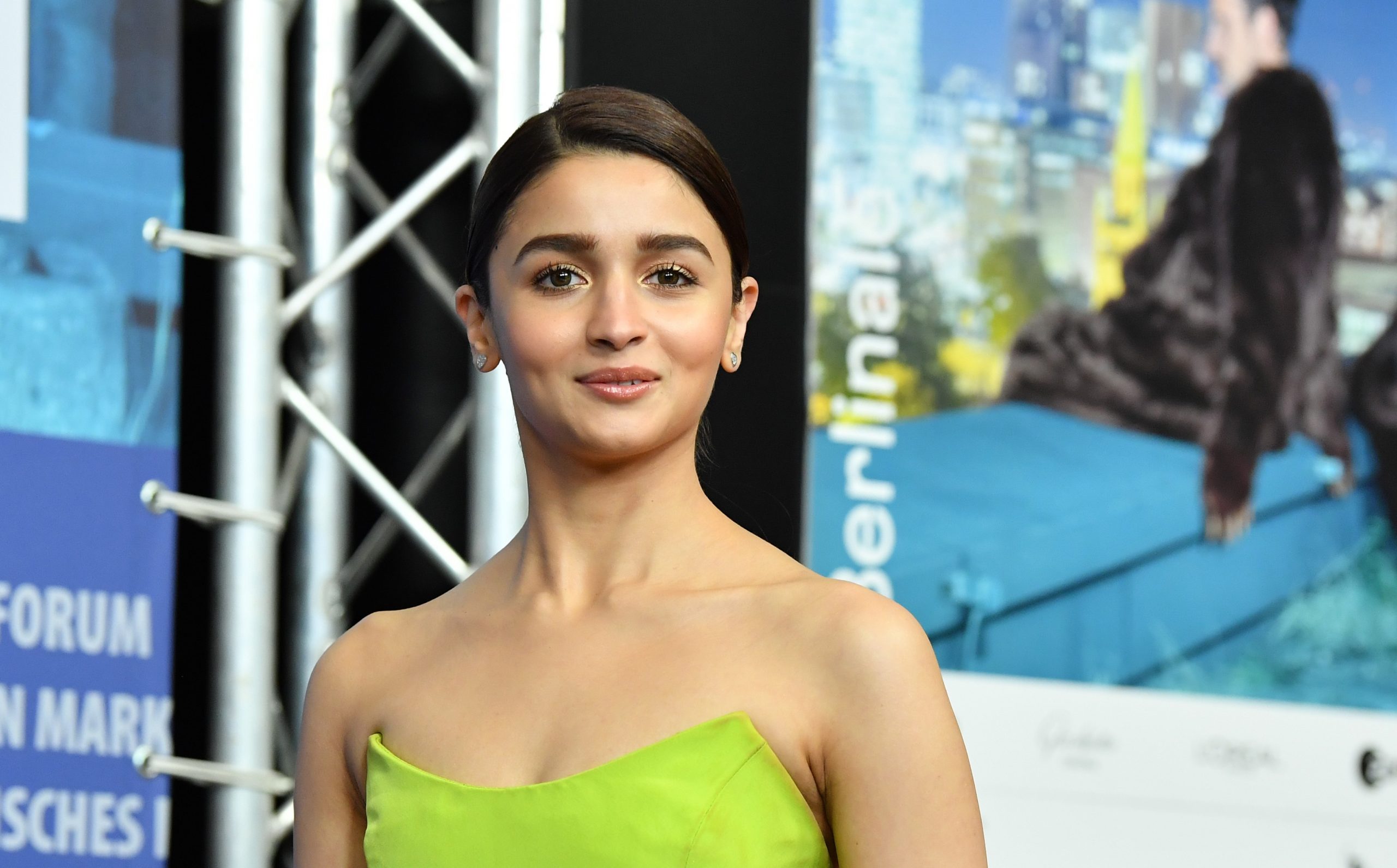 Alia Bhatt Looks Beautiful In The First Look Of RRR - GG2