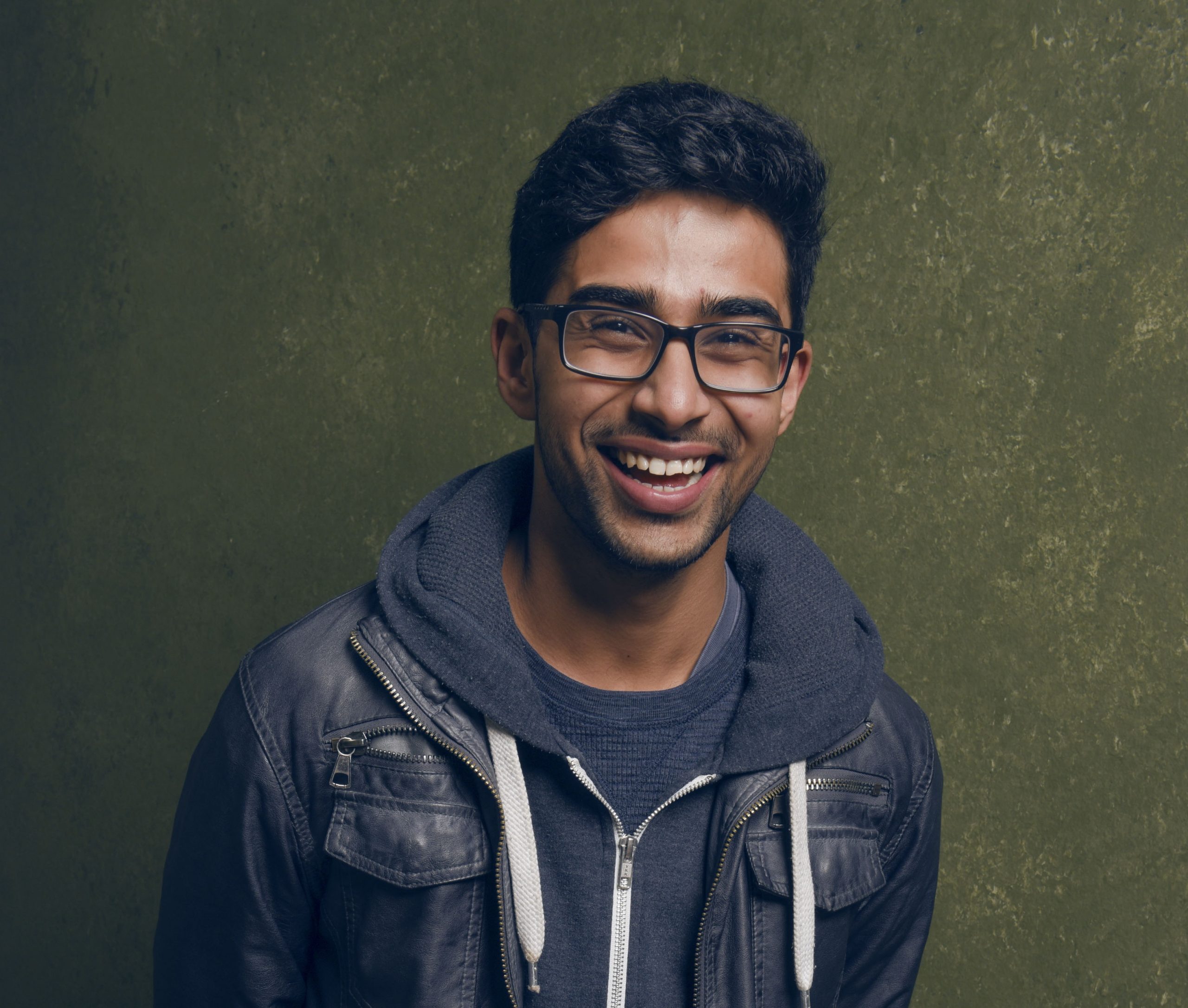 Life Of Pi Actor Suraj Sharma To Be Seen In How I Met Your Father - GG2