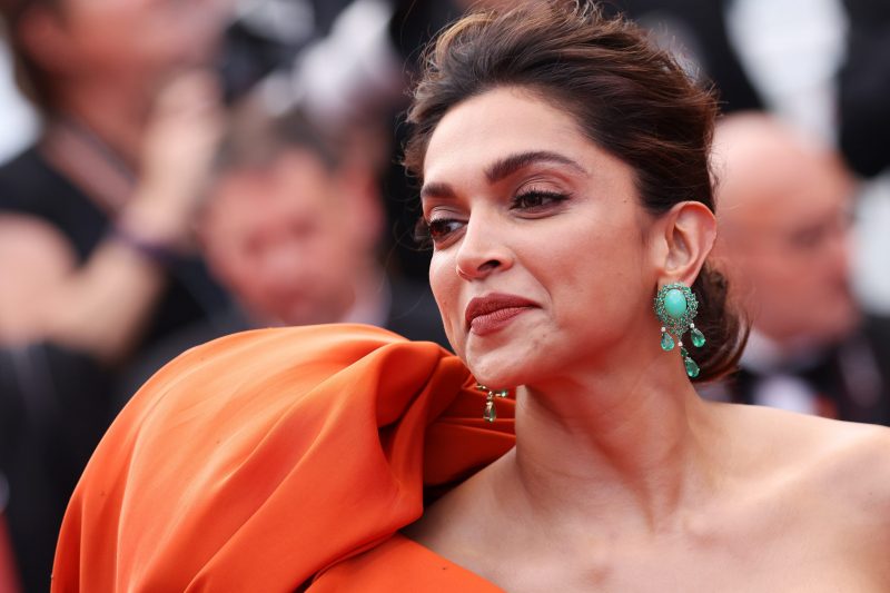 Have You Seen Deepika Padukone’s Lookalike? Netizens Are Convinced She ...