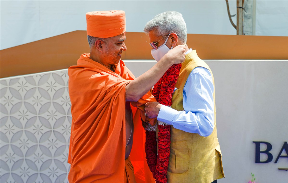 Dr S Jaishankar Appreciates BAPS Hindu Mandir: ‘Symbol Of Peace ...