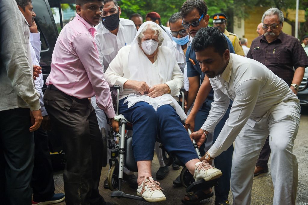 Cyrus Mistry cremated in Mumbai, hundreds attend funeral - GG2