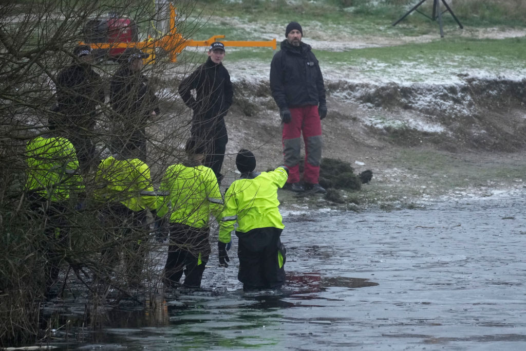 Heavy Snow Disrupts UK Travel; Three Boys Die After Falling Into Lake - GG2
