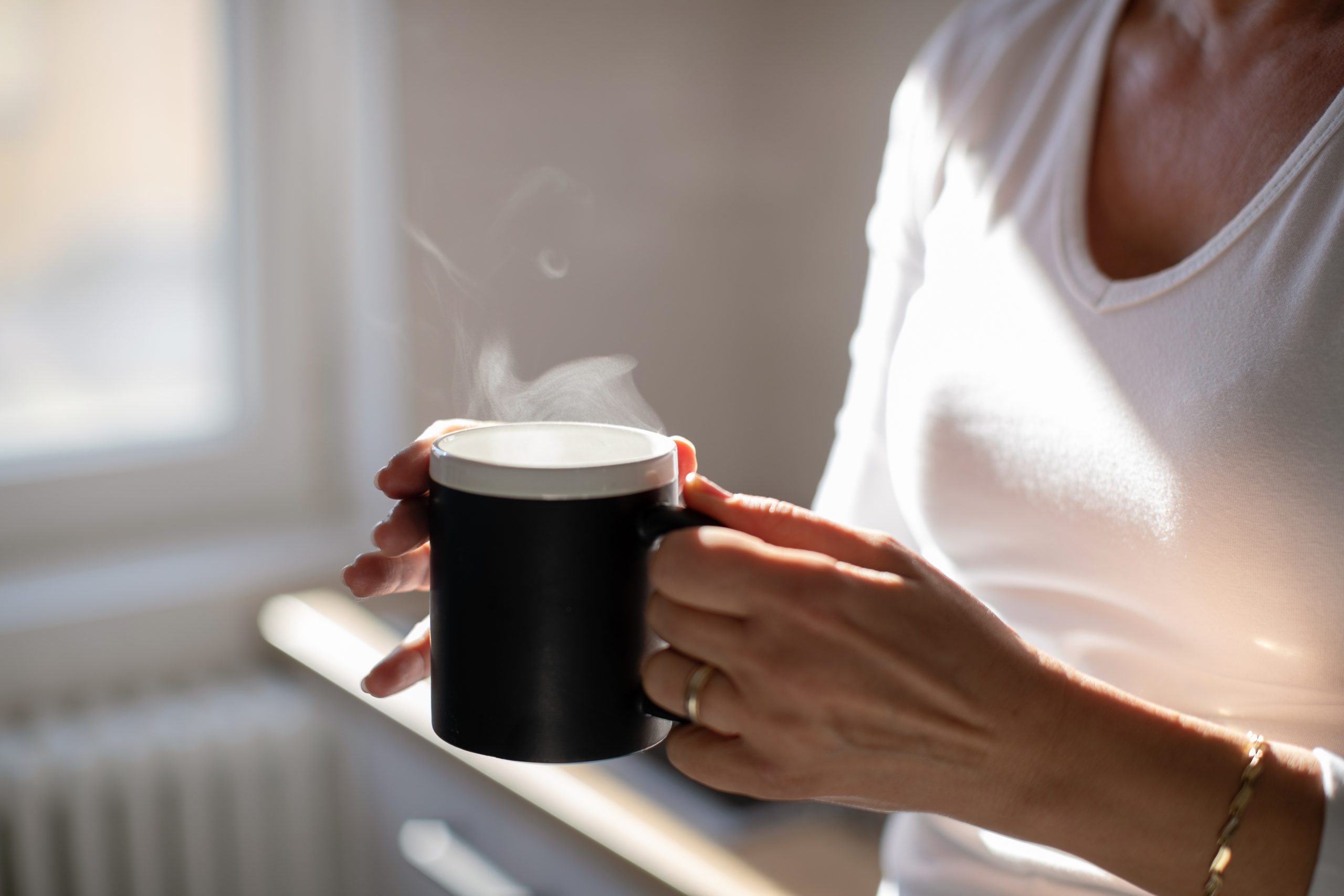 Should You Really Drink Warm Water First Thing In The Morning? - GG2