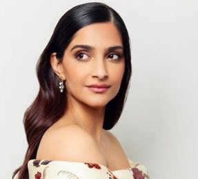 Sonam Kapoor dazzles at King Charles’ coronation concert - GG2