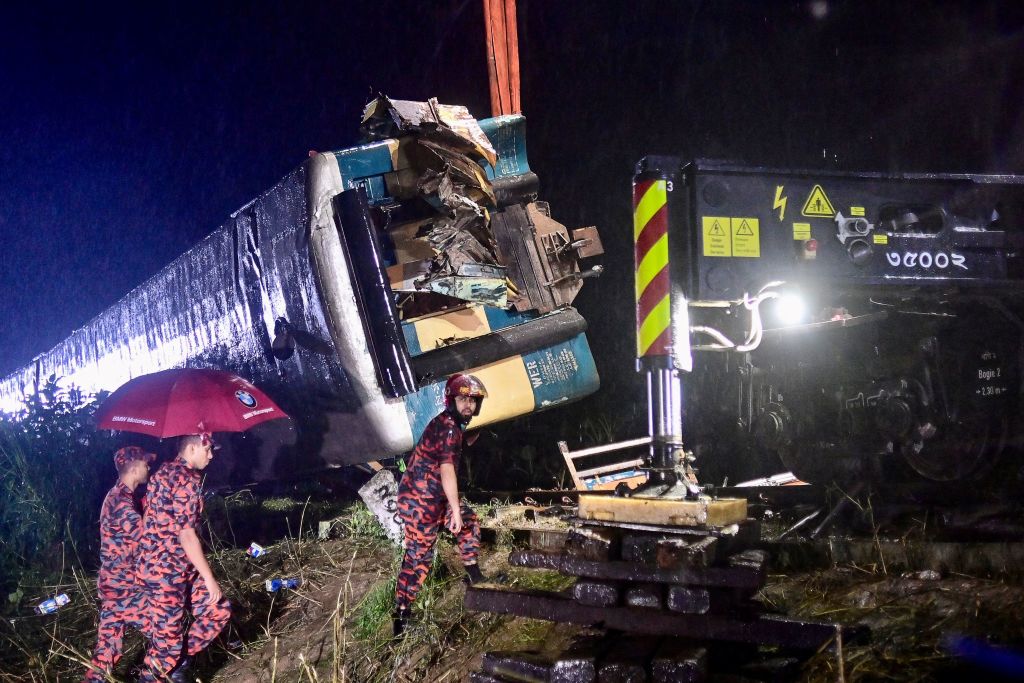 17 Die In Bangladesh Train Accident - GG2