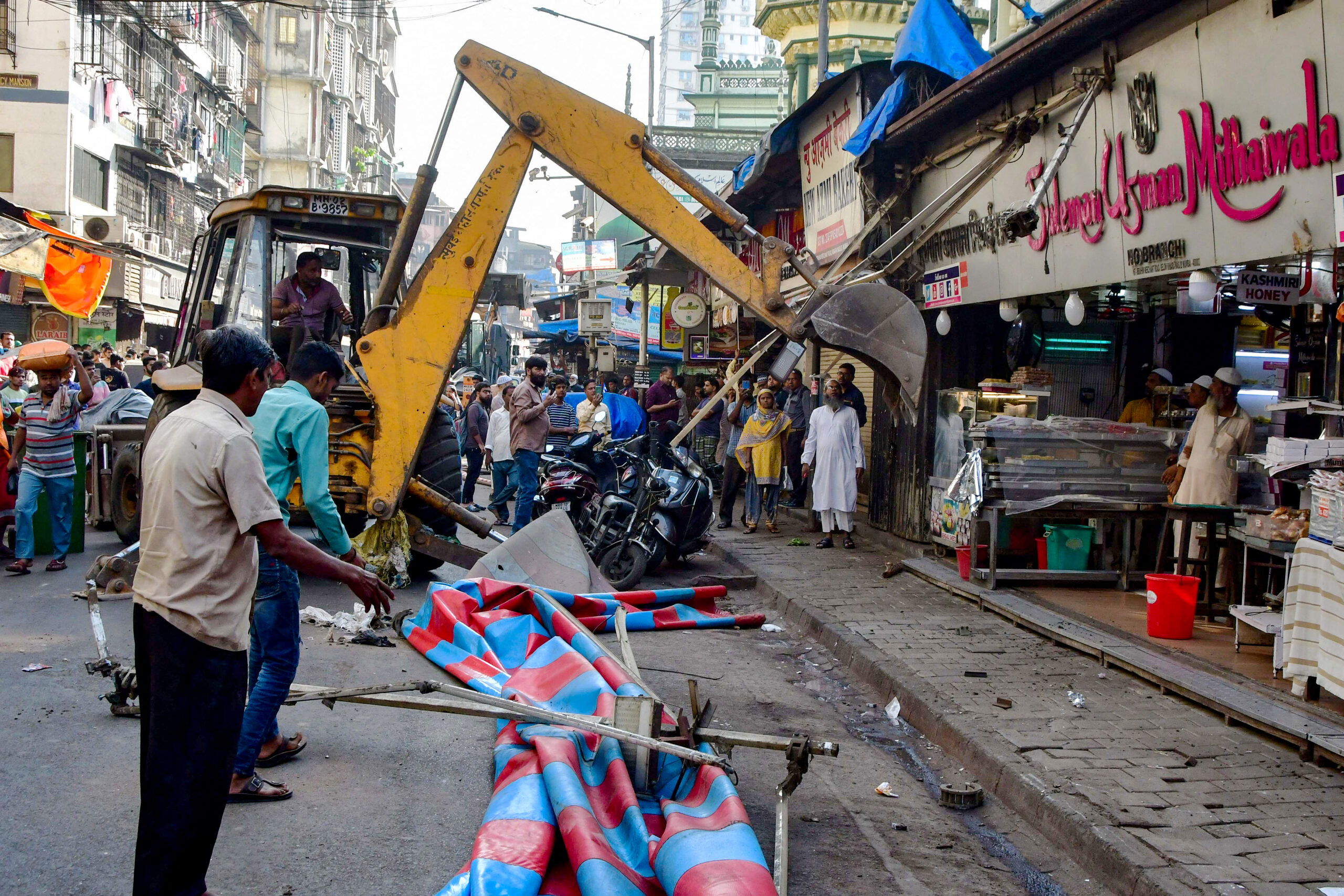 Mumbai Religious Clashes Spark Demolition Of Muslim Shops - GG2