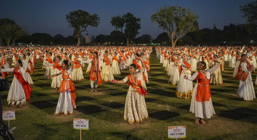 Indian State Sets Kathak Dance Record With 1,484 Dancers - GG2