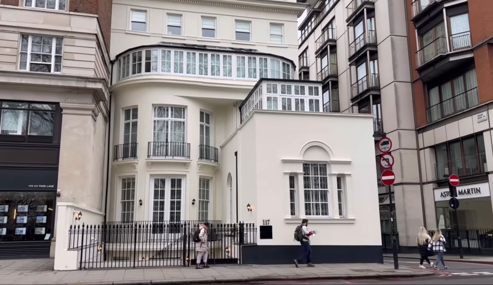 After Shah Rukh Khan's Beverly Hills Video, London Mansion Clip Goes ...