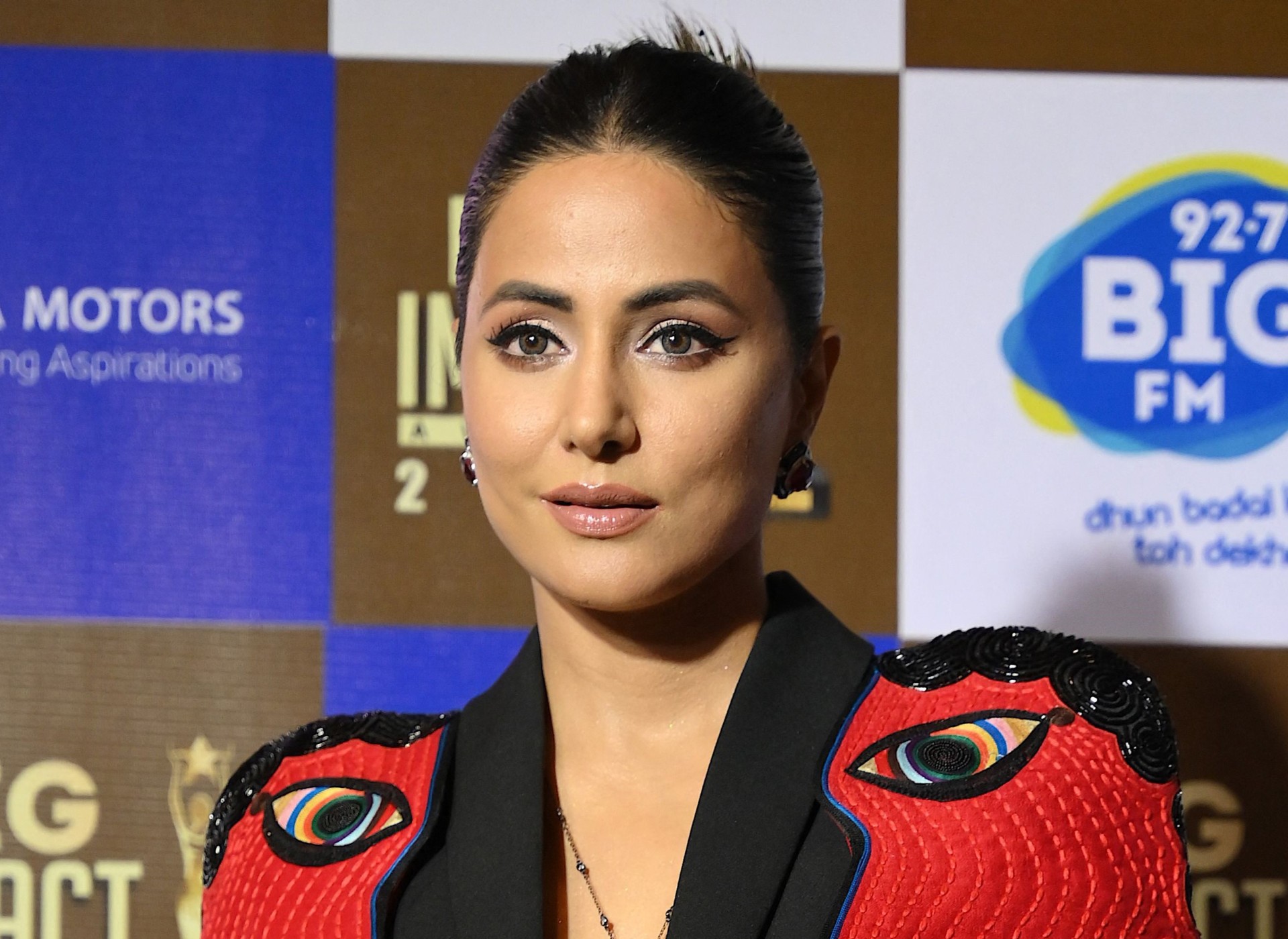 TV star Hina Khan announces stage three breast cancer diagnosis - GG2