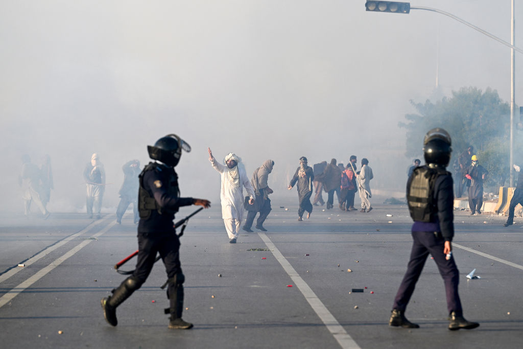 Deadly Clashes Erupt As Protesters Demand Imran Khan's Release In ...